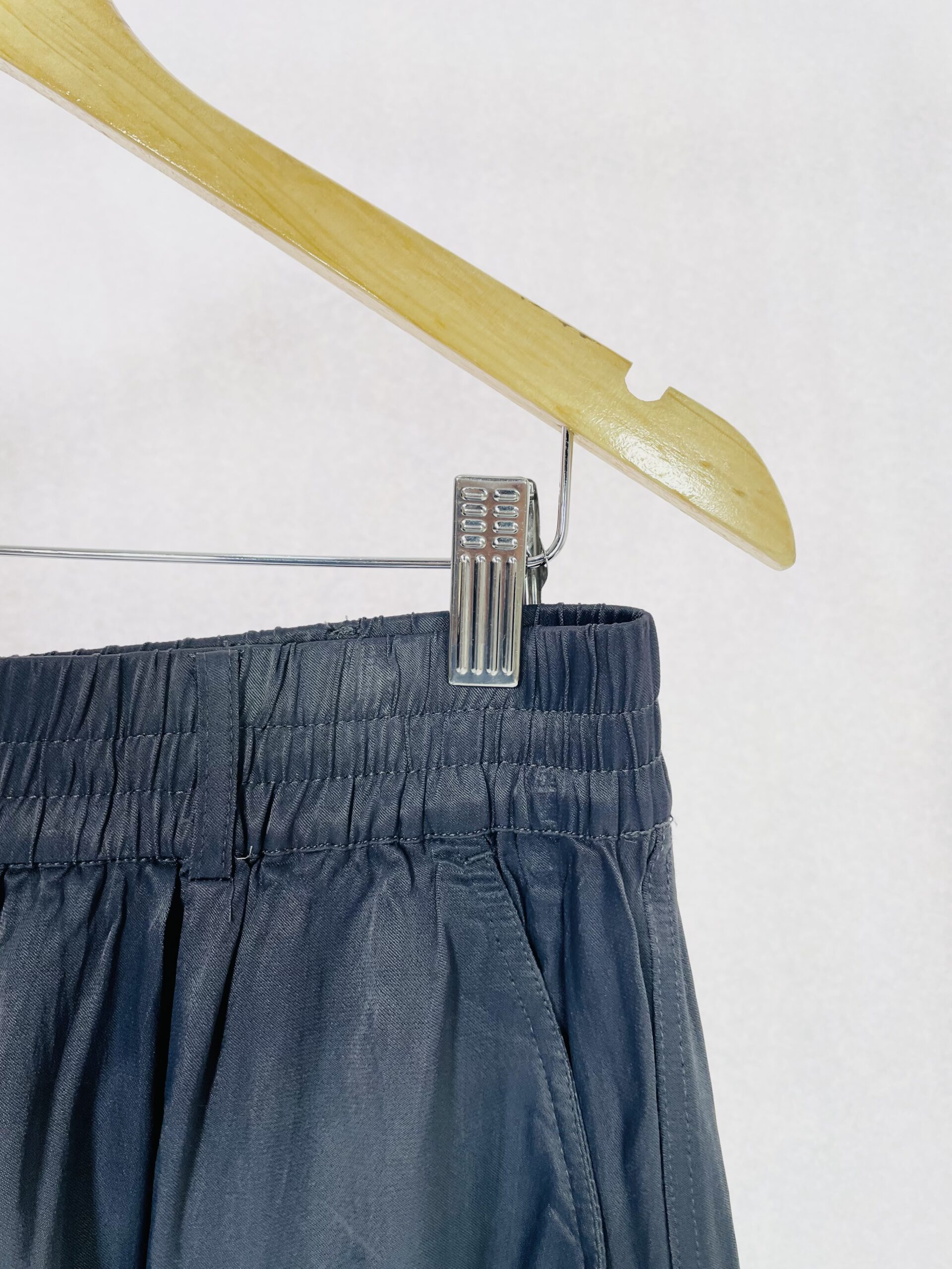 Bermuda acetinada cinza grafite ZARA – G – Blume Bazar