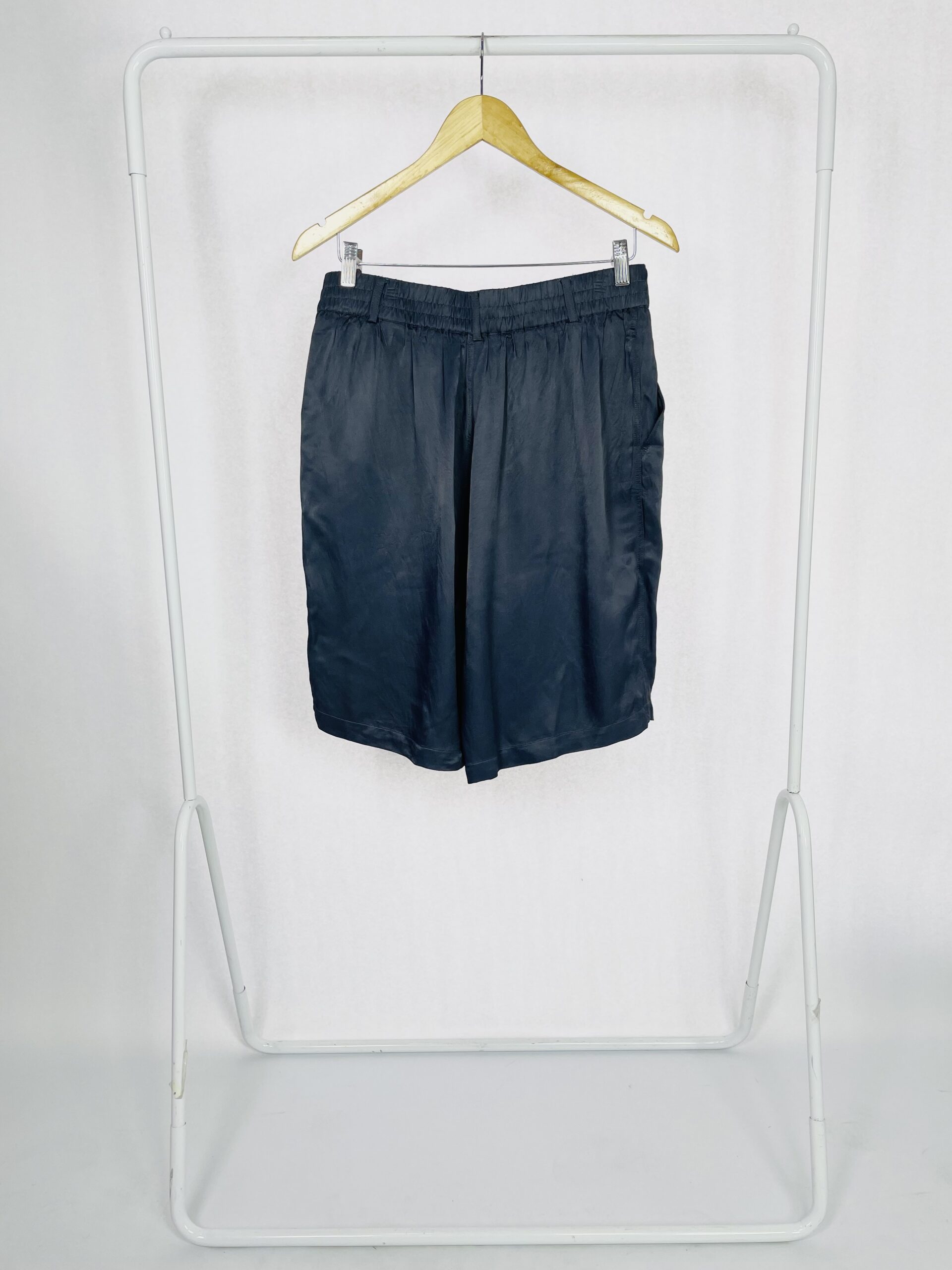 Bermuda acetinada cinza grafite ZARA – G – Blume Bazar